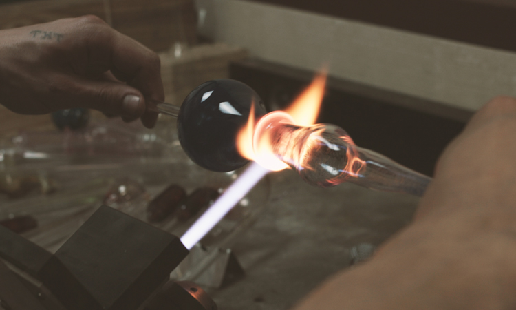 Blown Glass Dab Rigs: How to Make a Heady Dab Rig With a Banger Hanger ...